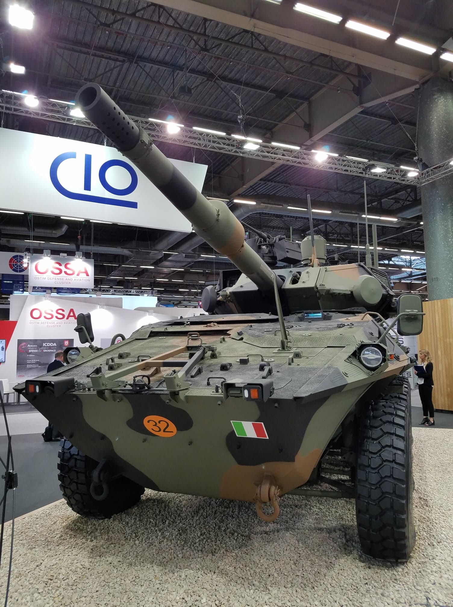Centauro II: le chasseur de tanks en 8x8 deLeonardo - MENADEFENSE