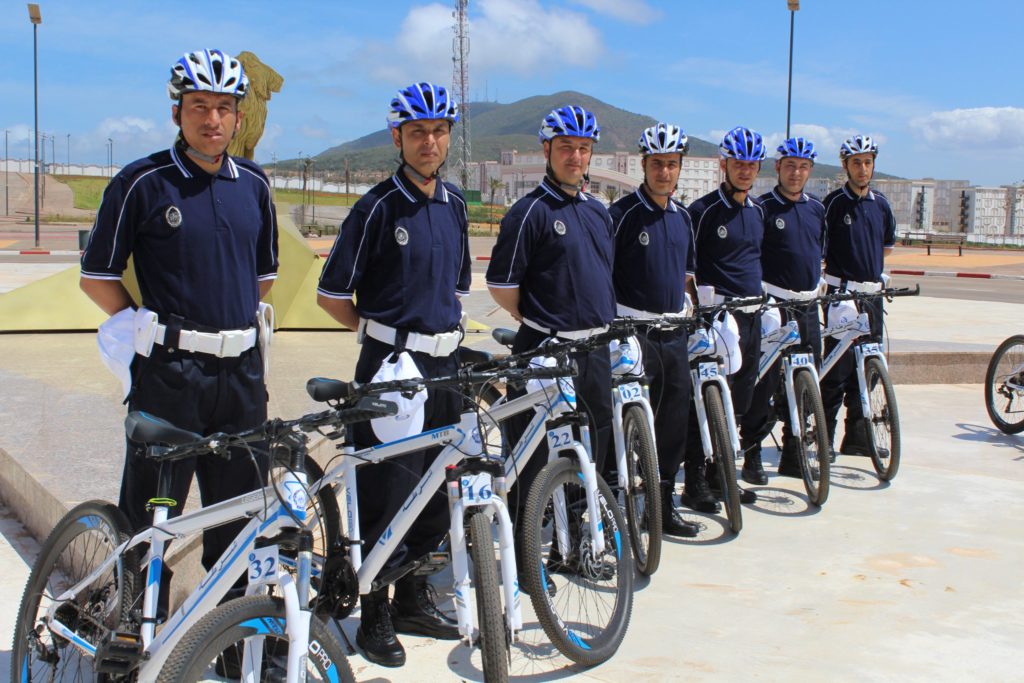 La police algérienne passe au vert - MENADEFENSE