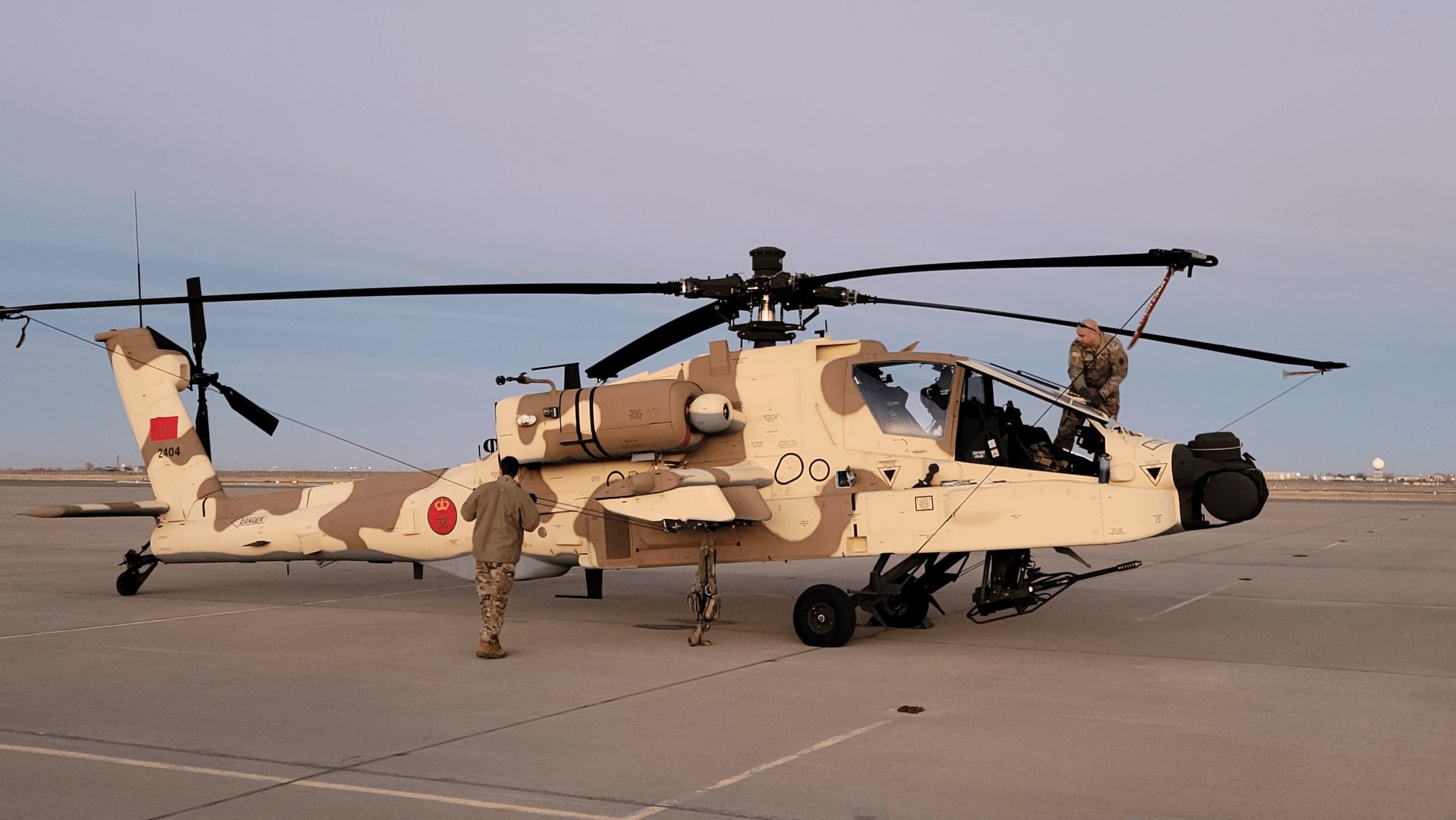 Premières photos des AH-64E marocains - MENADEFENSE